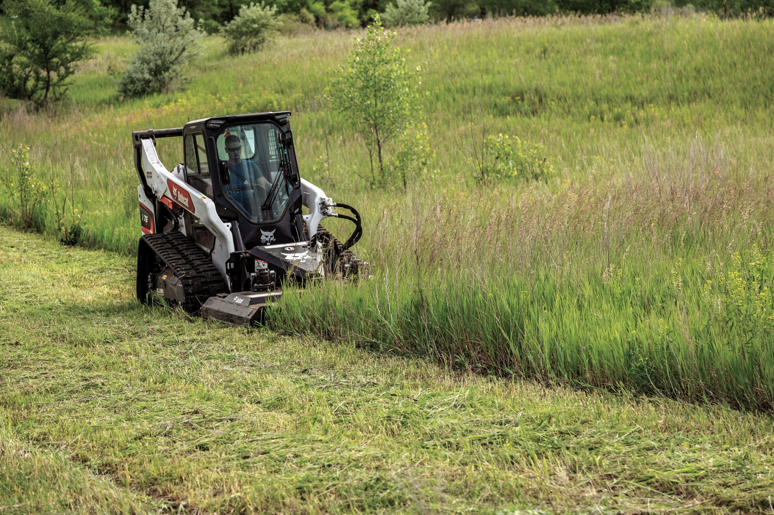 Breed Bobcat-assortiment voor schoonmaak en onderhoud in de zomer ...